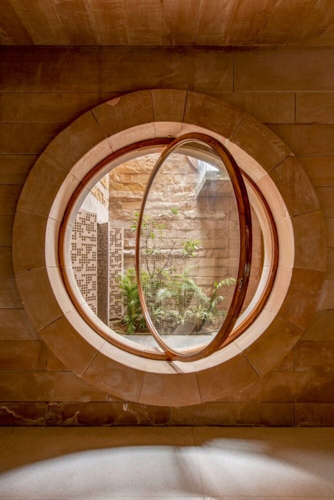 stone walls wrap passive residence by malik architecture in india