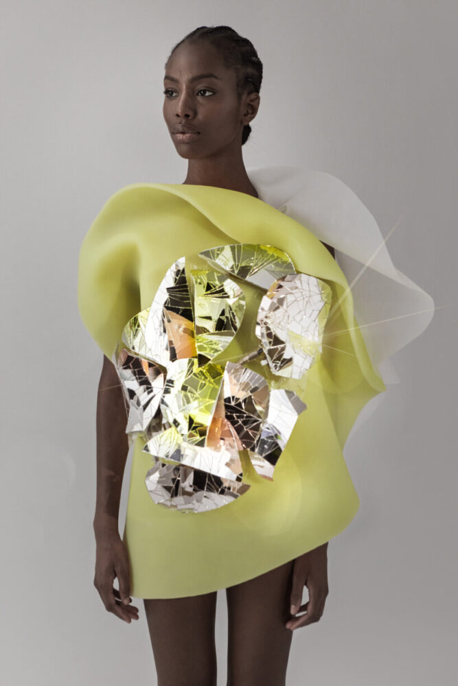 ying gao’s robotic clothes have mirrors that flutter on their own