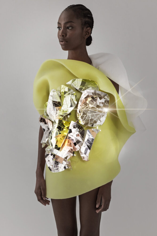 ying gao’s robotic clothes have mirrors that flutter on their own