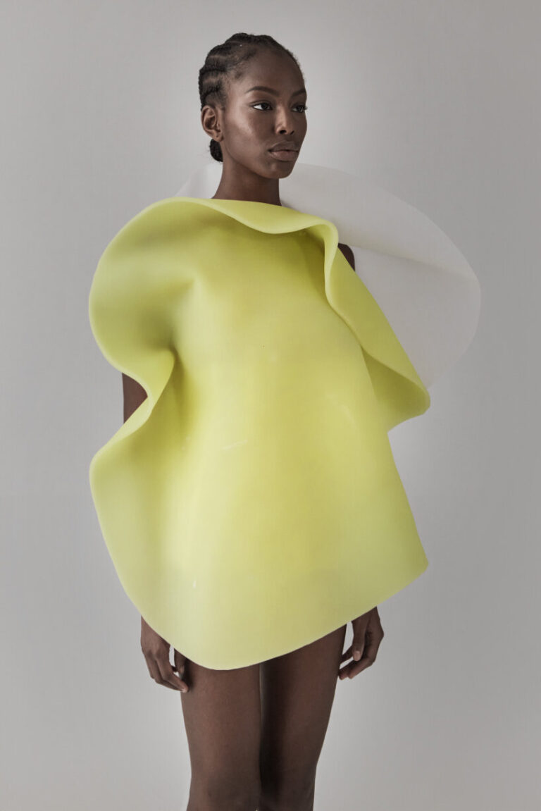 ying gao’s robotic clothes have mirrors that flutter on their own