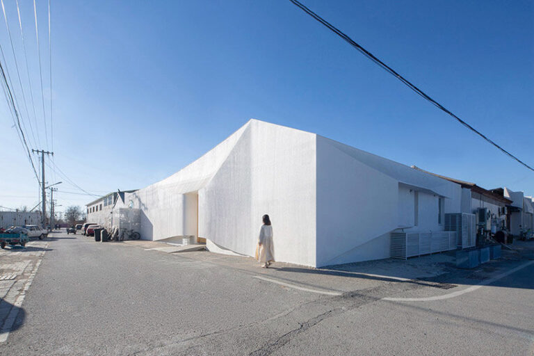 softened forms front beijing's sleeping lab·tang by atelier d’more