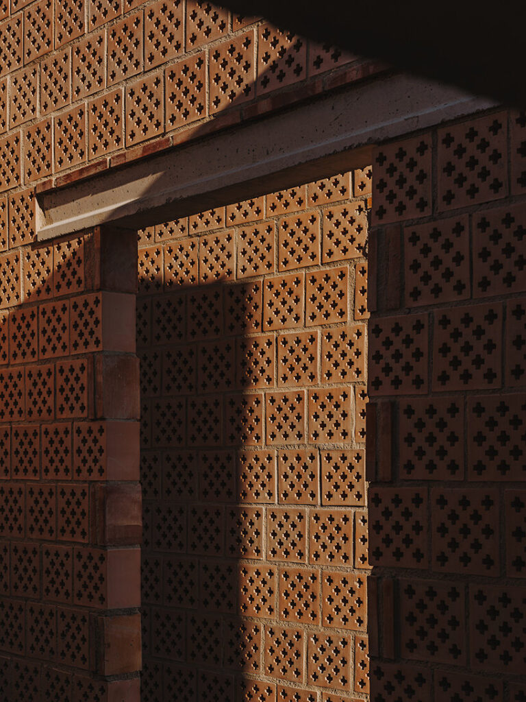 cross-shaped perforations illuminate bona fide taller’s valencia pavilions