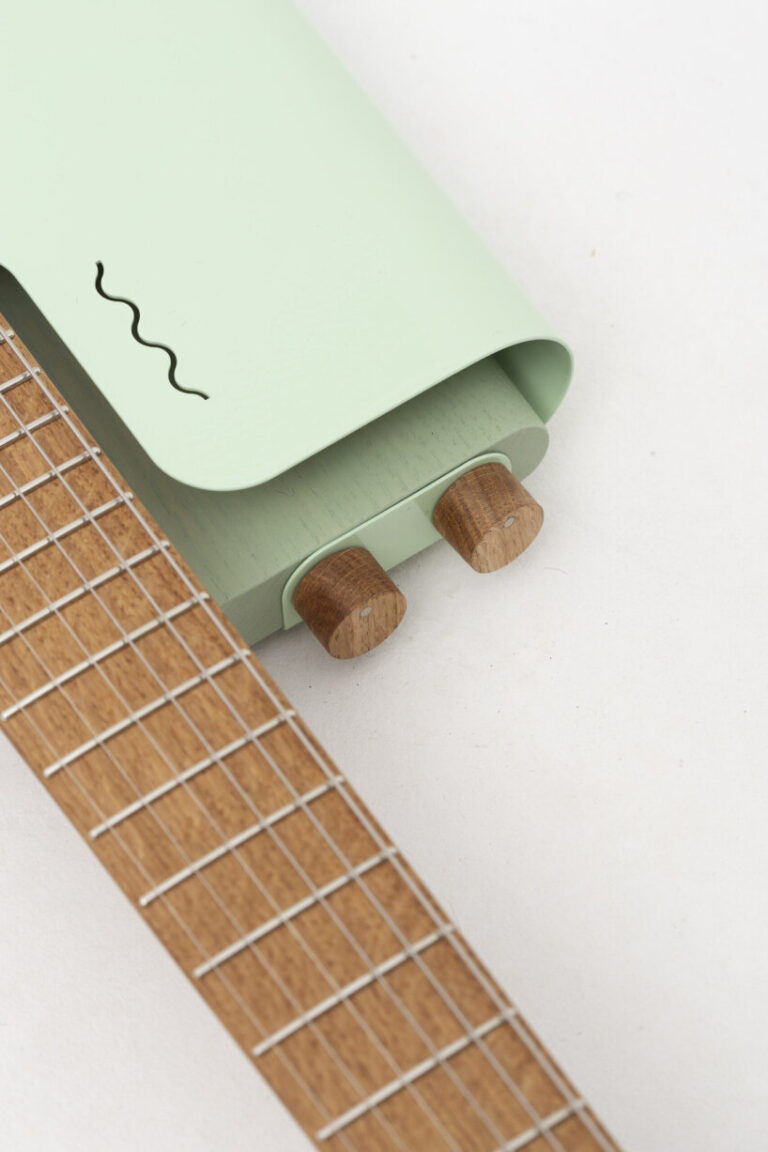 electric guitar sine by verso instruments creates ‘swelling’ sounds
