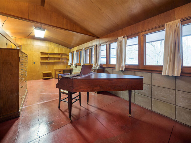 frank lloyd wright's 1948 weisblat house hits the market in michigan