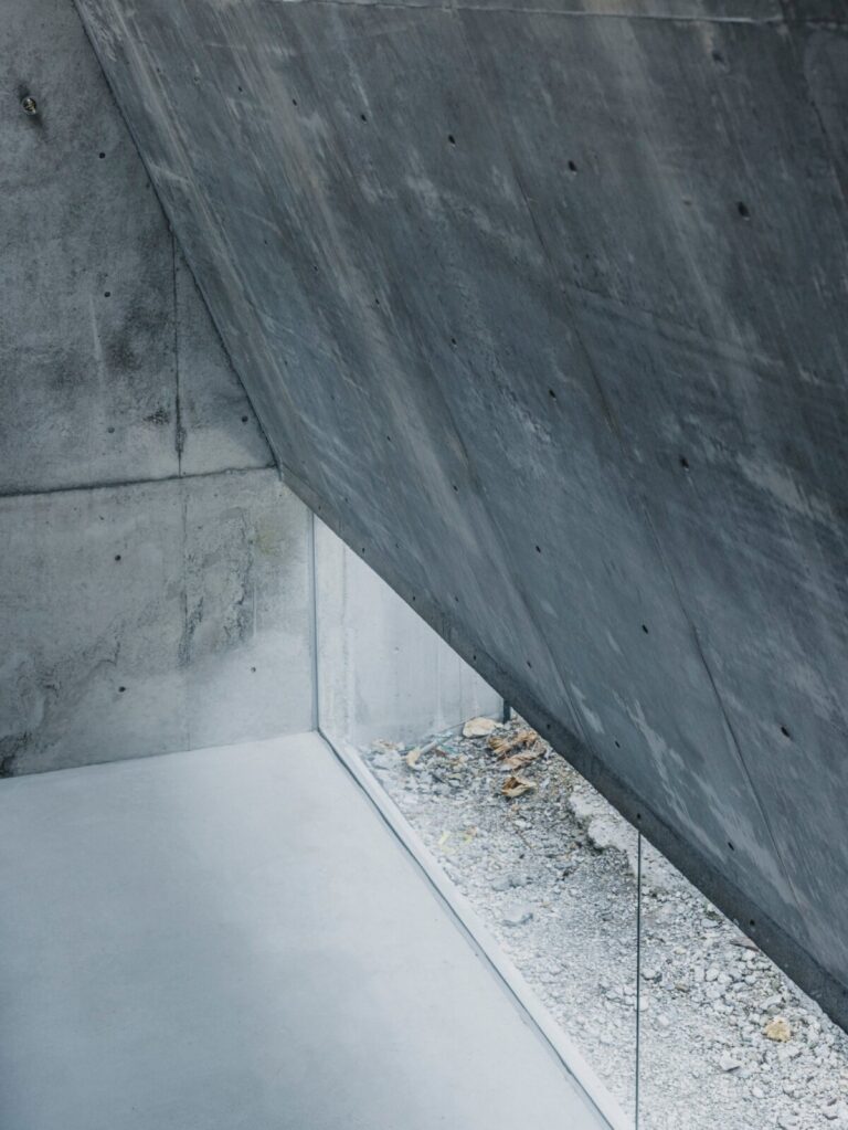 IGArchitects' pyramid hut residence echoes concrete tombs, japan