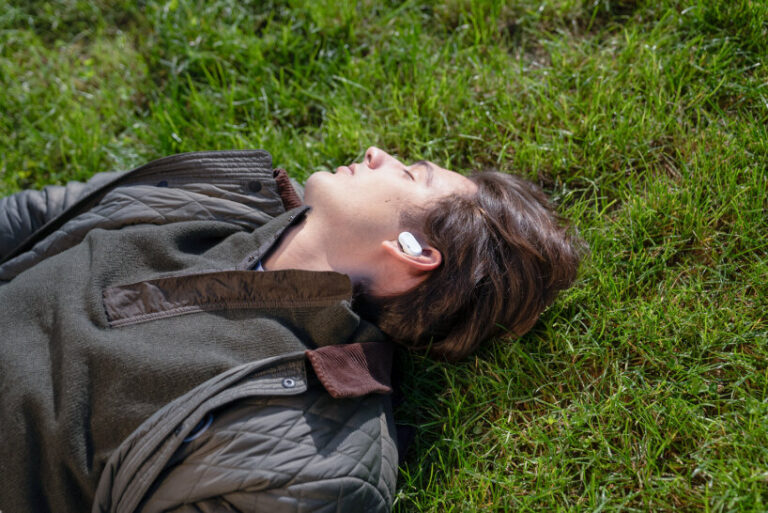 meet humanpods, natura umana’s AI earbuds that act like therapist