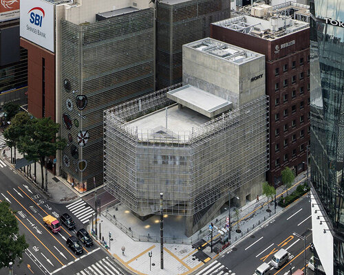 UENOA installs transformable triangular table system in tokyo dining space