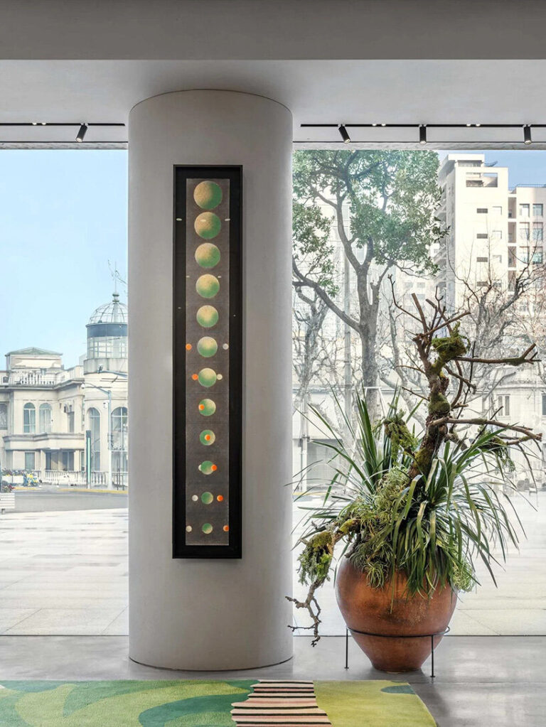 casa LOEWE shanghai opens with facade clad in 35,536 individual golden ...