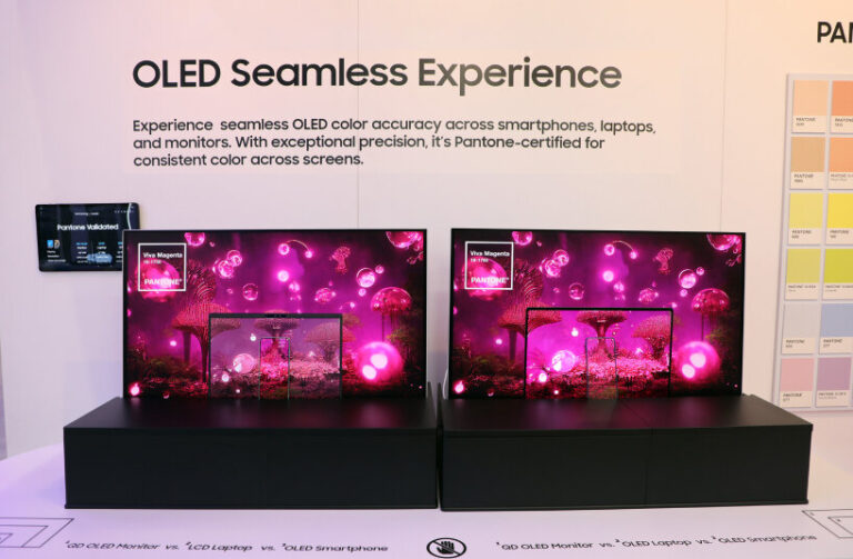 samsung's flexible and foldable screens turn into briefcase