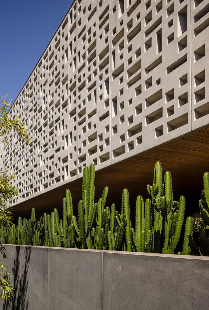 studio MK27's monolithic concrete house unfolds onto tropical garden in ...