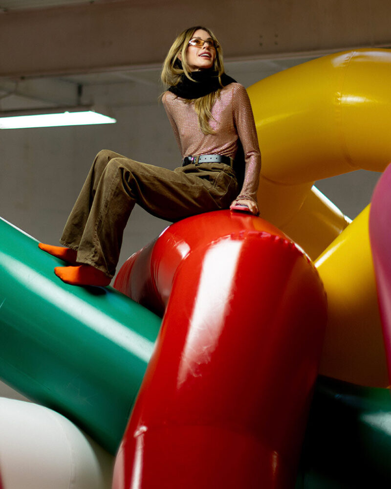 keff joons: Cj hendry transforms brooklyn warehouse into balloon-filled ...