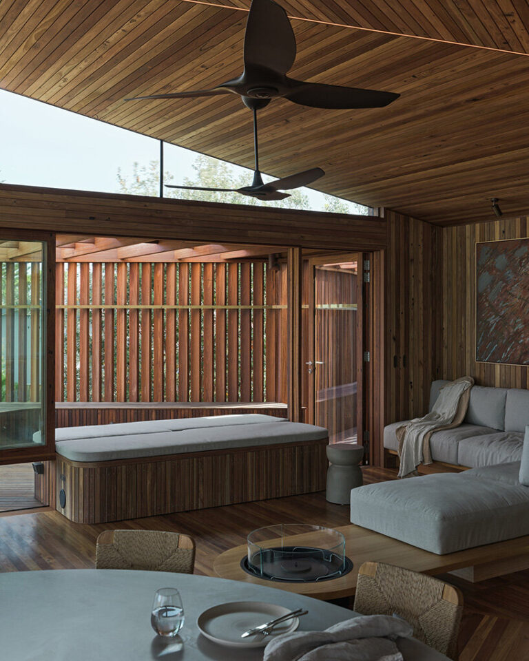 alexander symes revamps kite-like house in australia with solar power ...