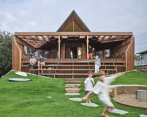 cliff house by modscape suspended above the australian ocean