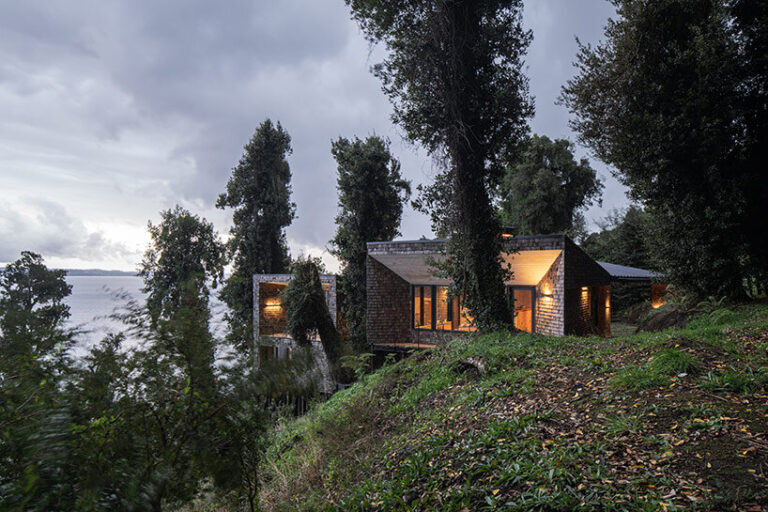 shingle-clad MM house by benjamin goñi arquitectos bridges the forested ...