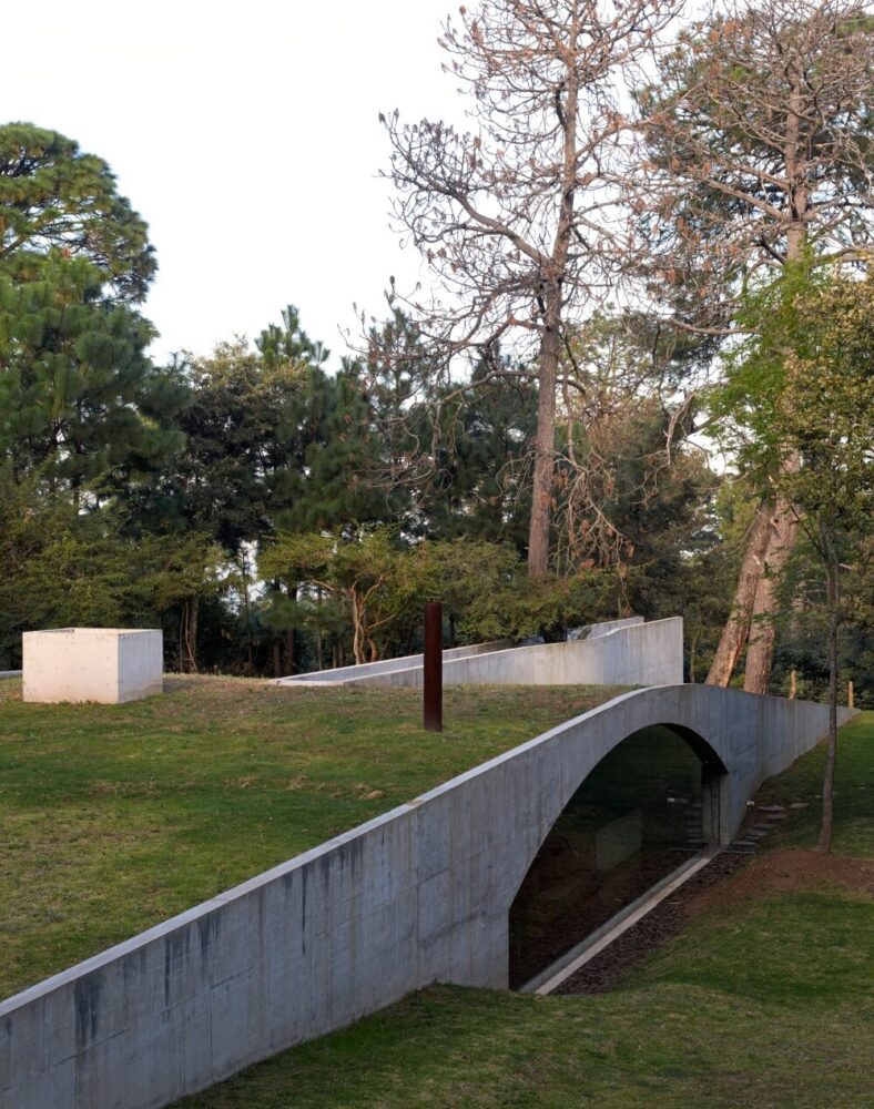 edmund sumner’s photo book traces architecture in mexico