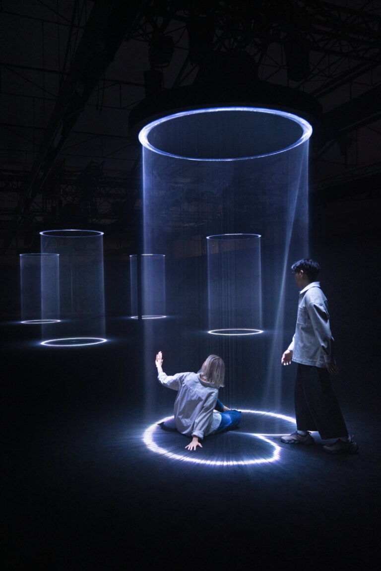 interactive light sculptures by lachlan turczan at google’s exhibition