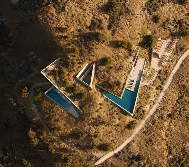 triangular slanted roofs of aristides dallas architects' residence rise ...