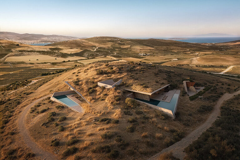 triangular slanted roofs of aristides dallas architects' residence rise ...