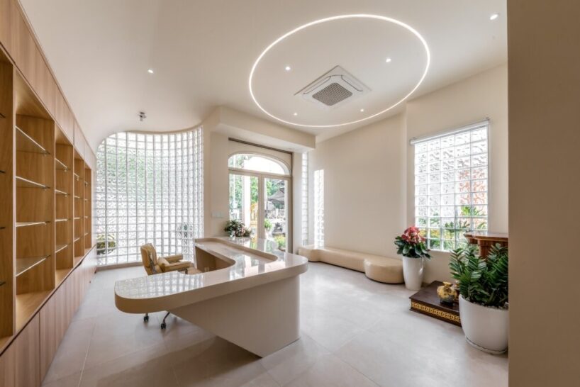 3,000 glass bricks wraps DA VÀNG studio's house in vietnam