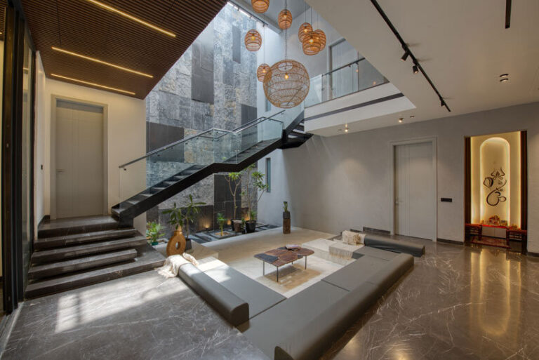 jagged planes in steel and concrete sculpt casa acentuada by smart arch ...