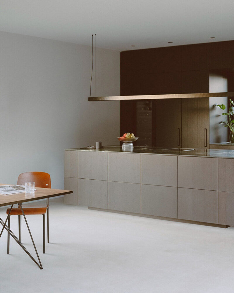 curated roofs and voids frame studio vincent architecture's 'foxhole'