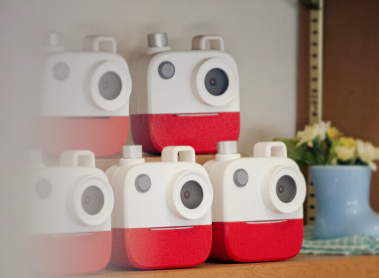 poetry camera writes and prints poems of what it captures using AI