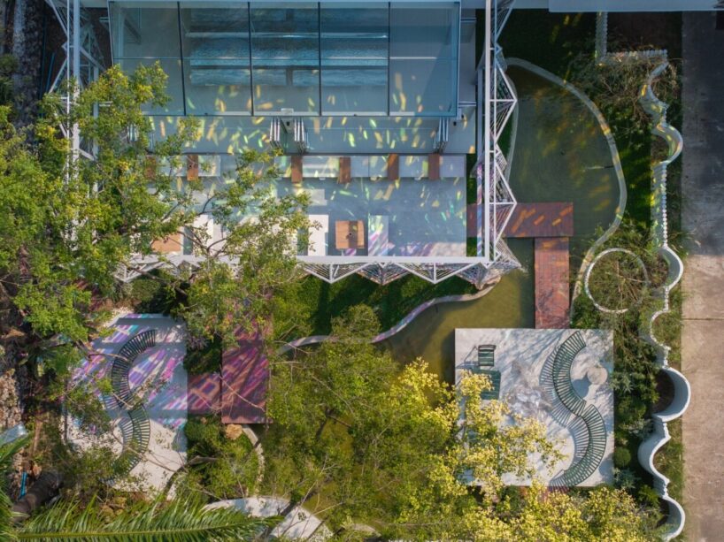 iridescent panels evoke gems at BBWORKSPACE’s thailand café