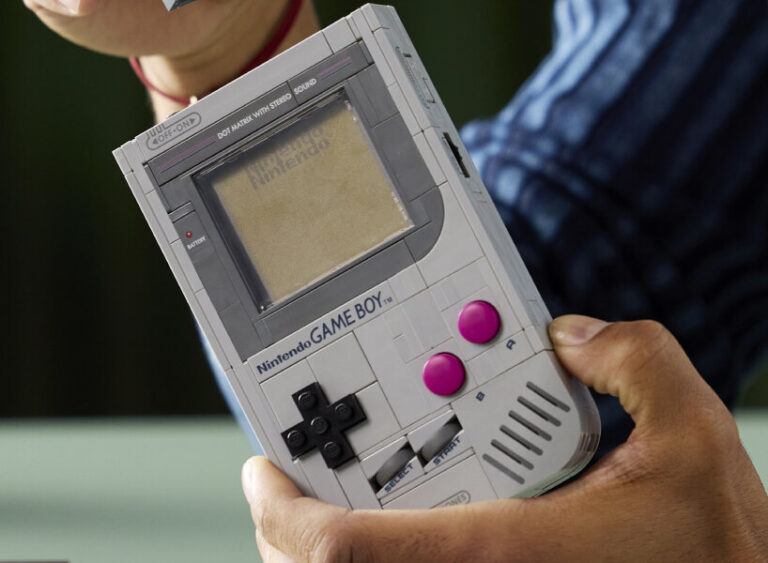 LEGO releases original nintendo game boy set with tactile buttons