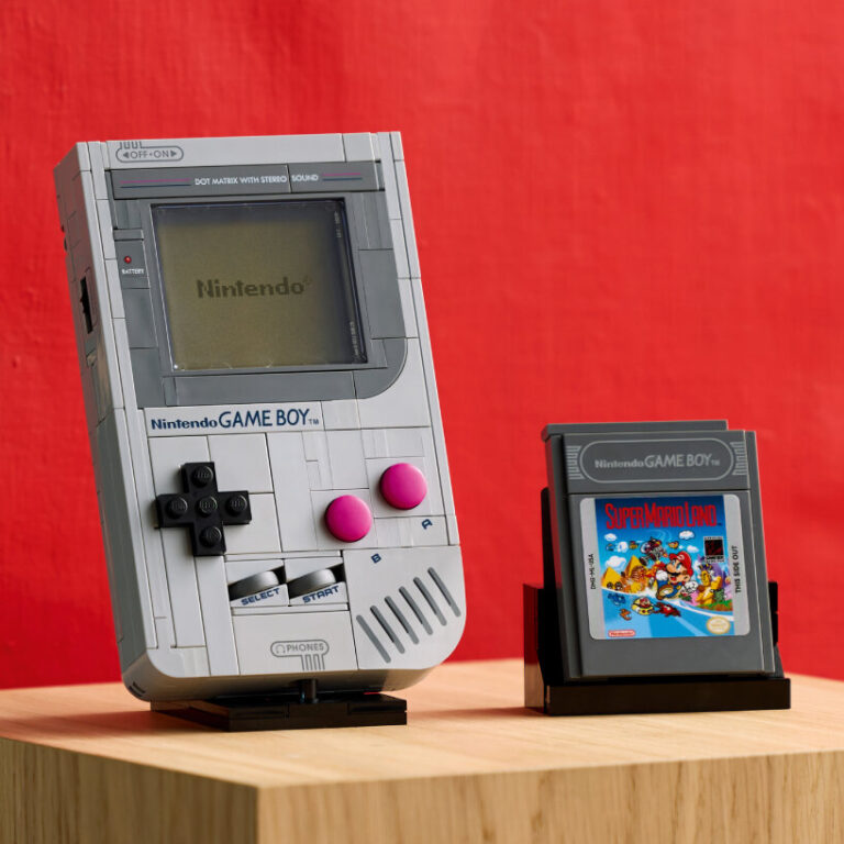 LEGO releases original nintendo game boy set with tactile buttons