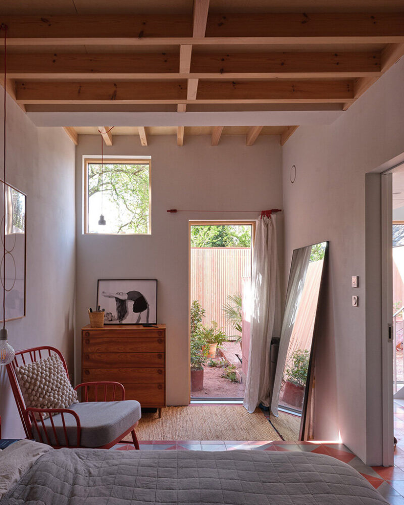 monochromatic skin wraps graeme williamson's 'twin house' in london