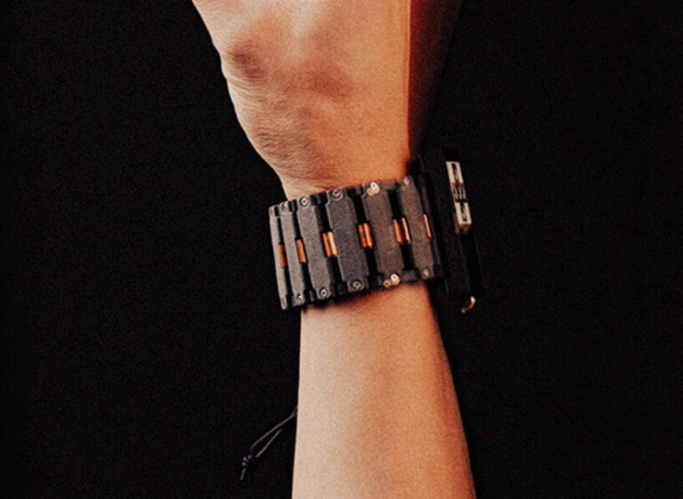 meta develops smart bracelet that replaces keyboard and mouse