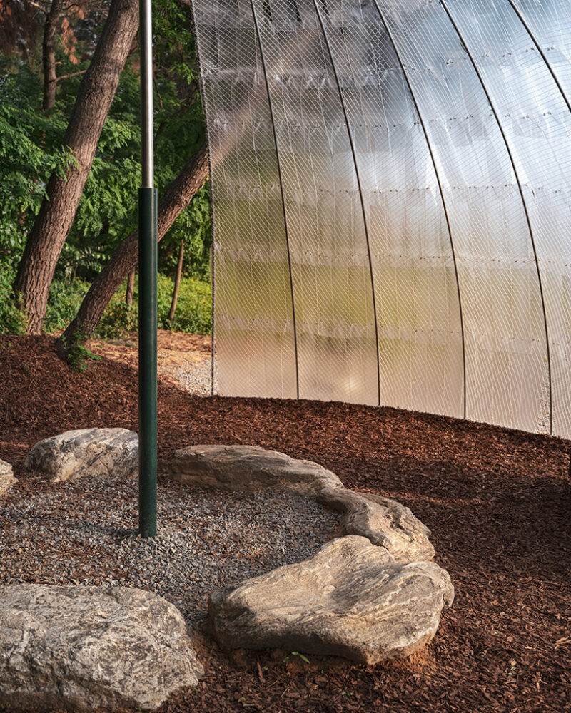 one-aftr frames urban stillness with mesh 'open hut' in south korea