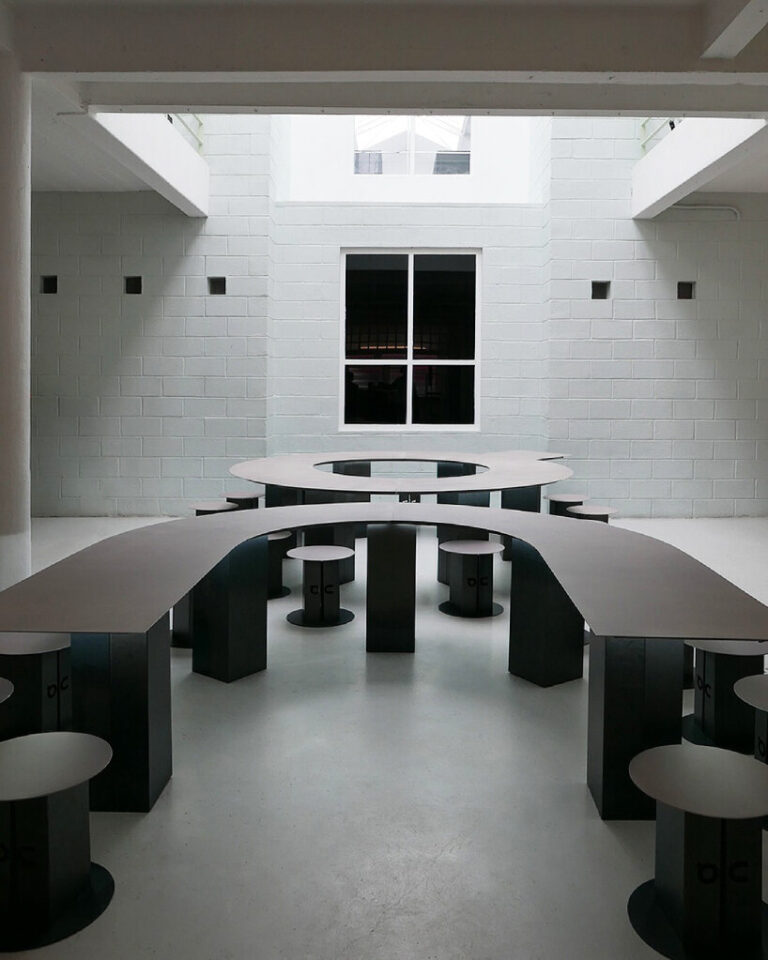 tom ducarouge’s heat-reactive table for on running changes color