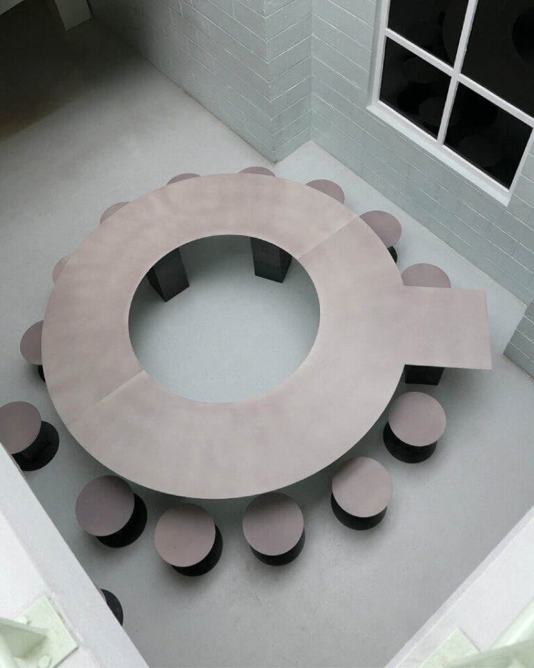 tom ducarouge’s heat-reactive table for on running changes color