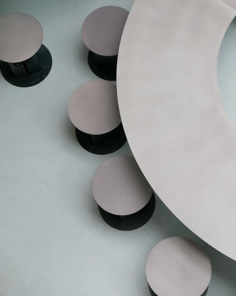 tom ducarouge’s heat-reactive table for on running changes color