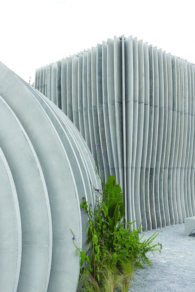 jgstudio transforms public bathroom into concrete installation in ecuador