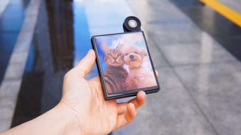 iKKo’s mindone is card-sized AI smartphone with rotatable camera