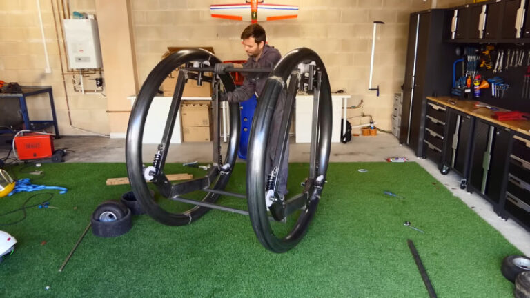 diwheel bike with moving rings rolls user around without pedaling