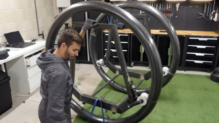 diwheel bike with moving rings rolls user around without pedaling