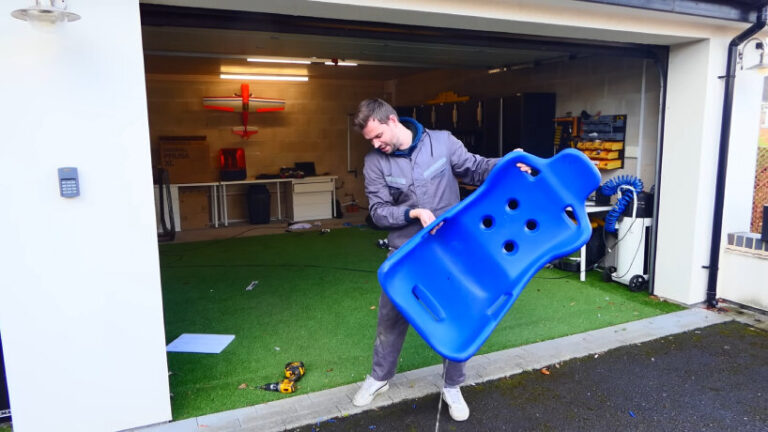 diwheel bike with moving rings rolls user around without pedaling