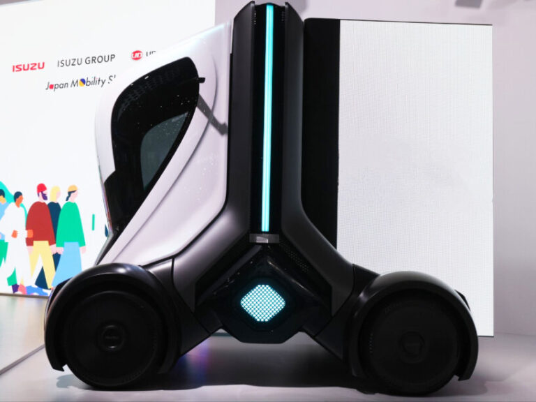 modular delivery truck by isuzu can expand or shrink