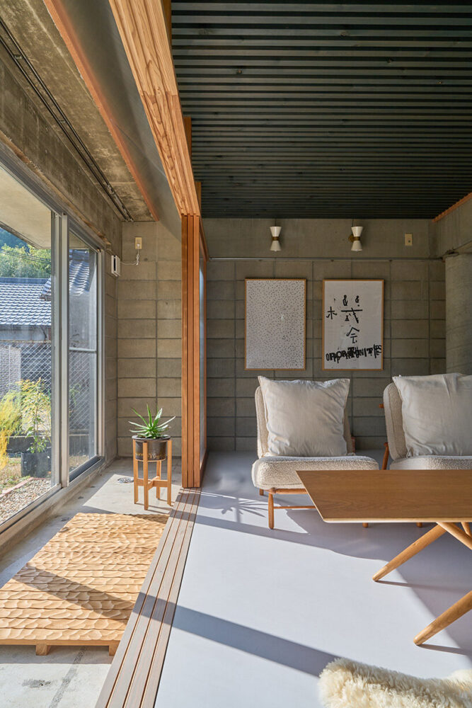 analogue renovates 1990s concrete-block house in japan
