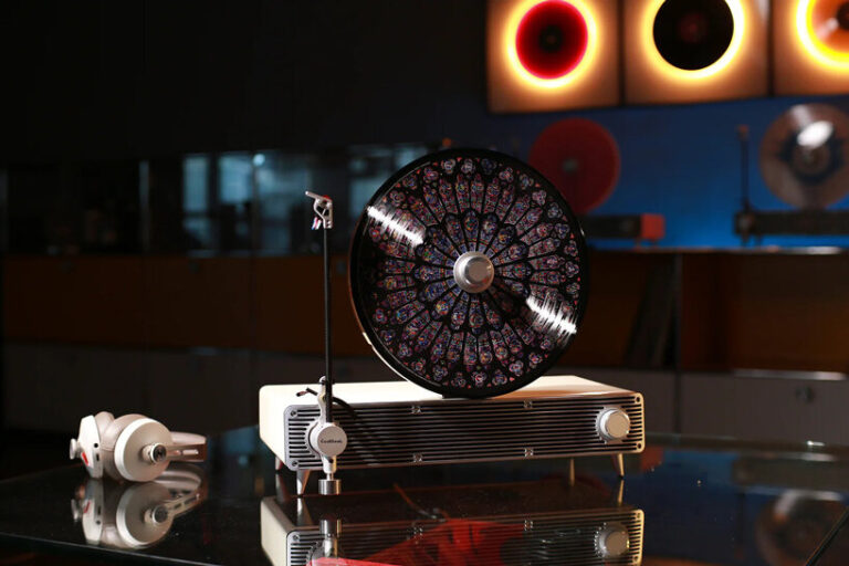 VS-01 vertical turntable lets vinyl stand upright as a design object