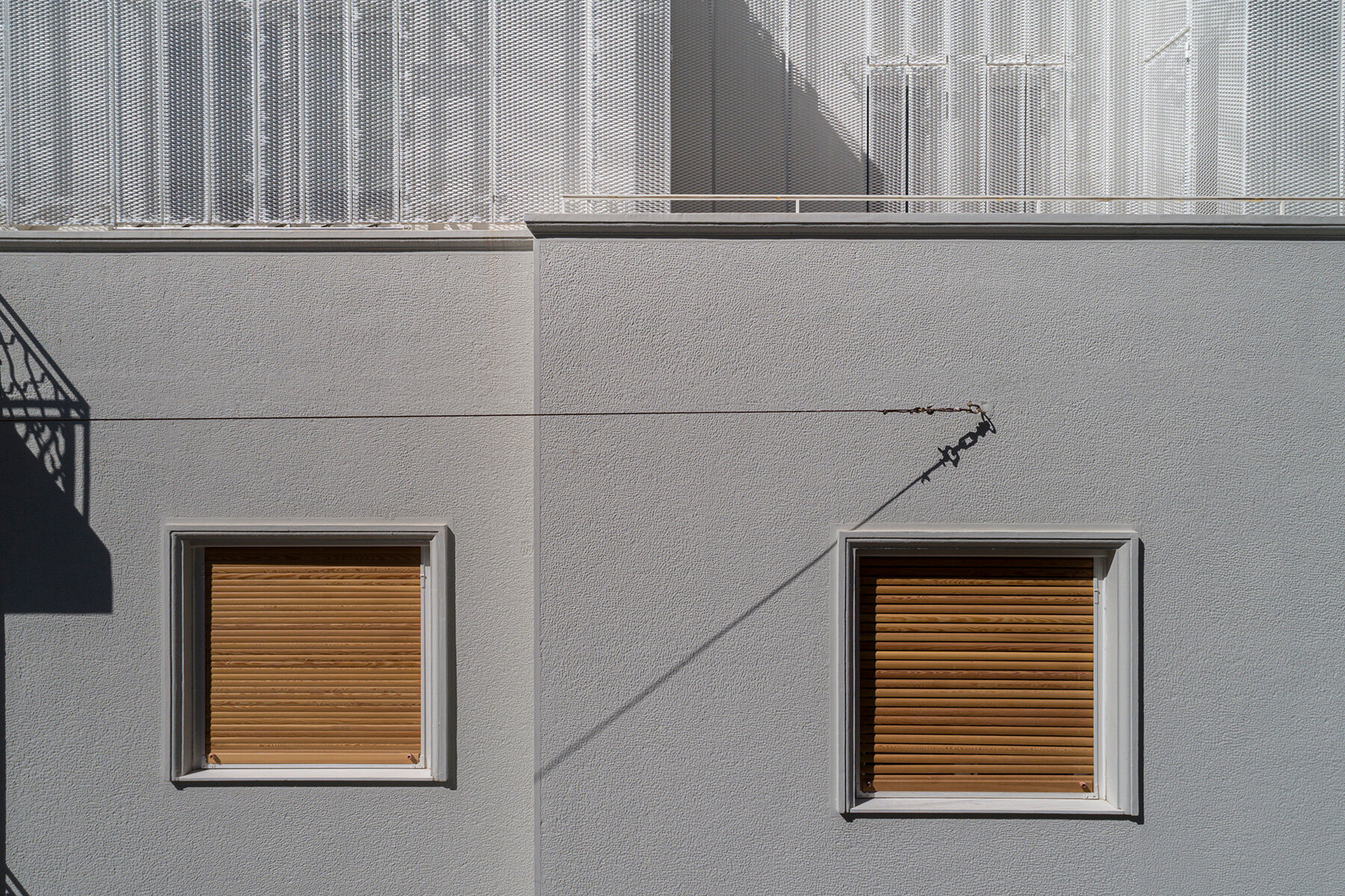 arid layers lightweight volumes atop 1950s building in athens