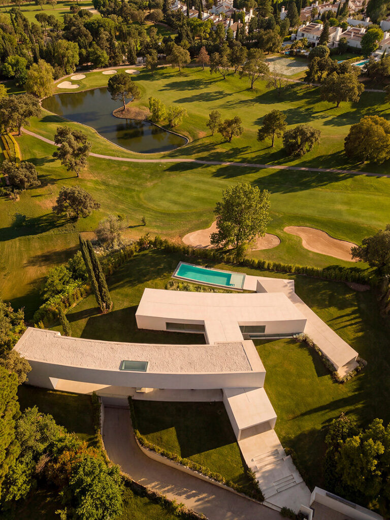 curved bodies organize gardens in spanish home by fran silvestre