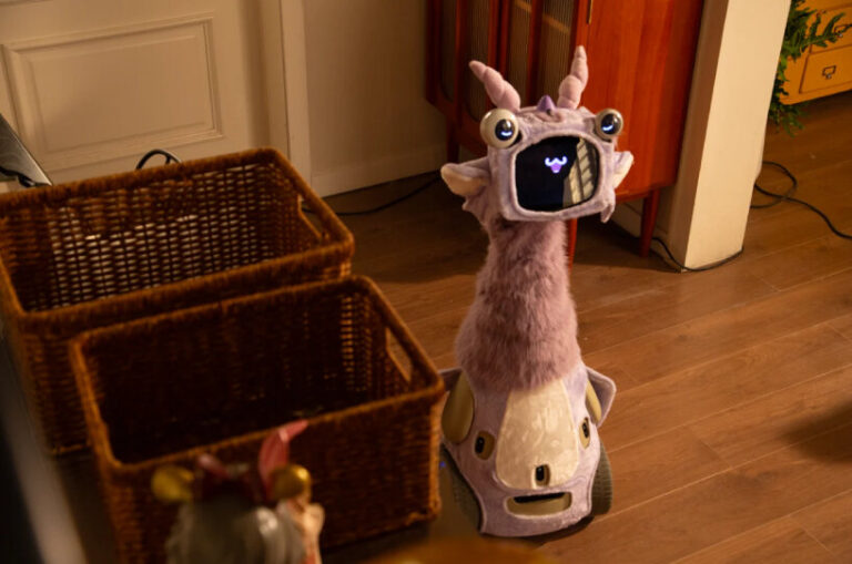 cyber pet for homes olloni shows playful emotions using a screen