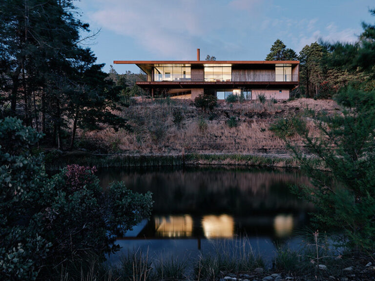 pine flat residence: faulkner architects brings off-grid living to ...