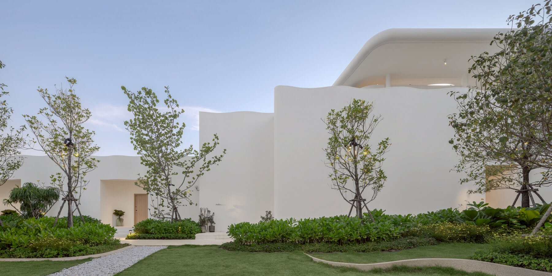 vertical wave-like white forms by onion envelop pattaya hotel